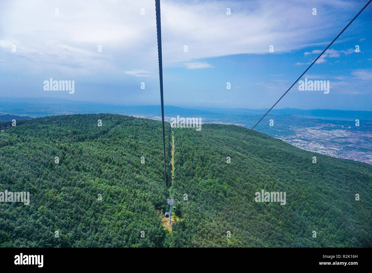 Cable car and gondola lift hi-res stock photography and images - Alamy