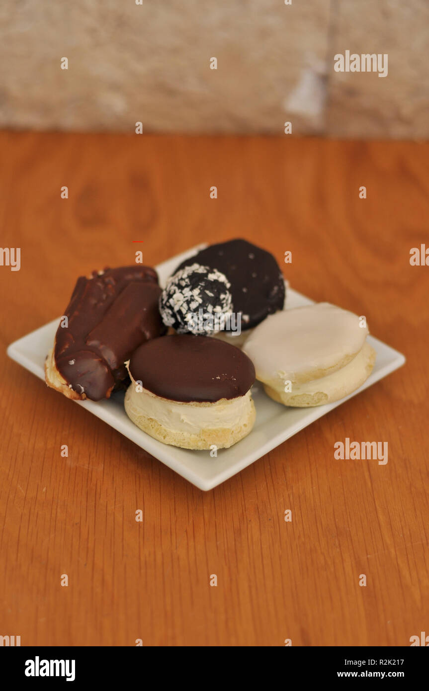 Creamy eclairs hi-res stock photography and images - Alamy