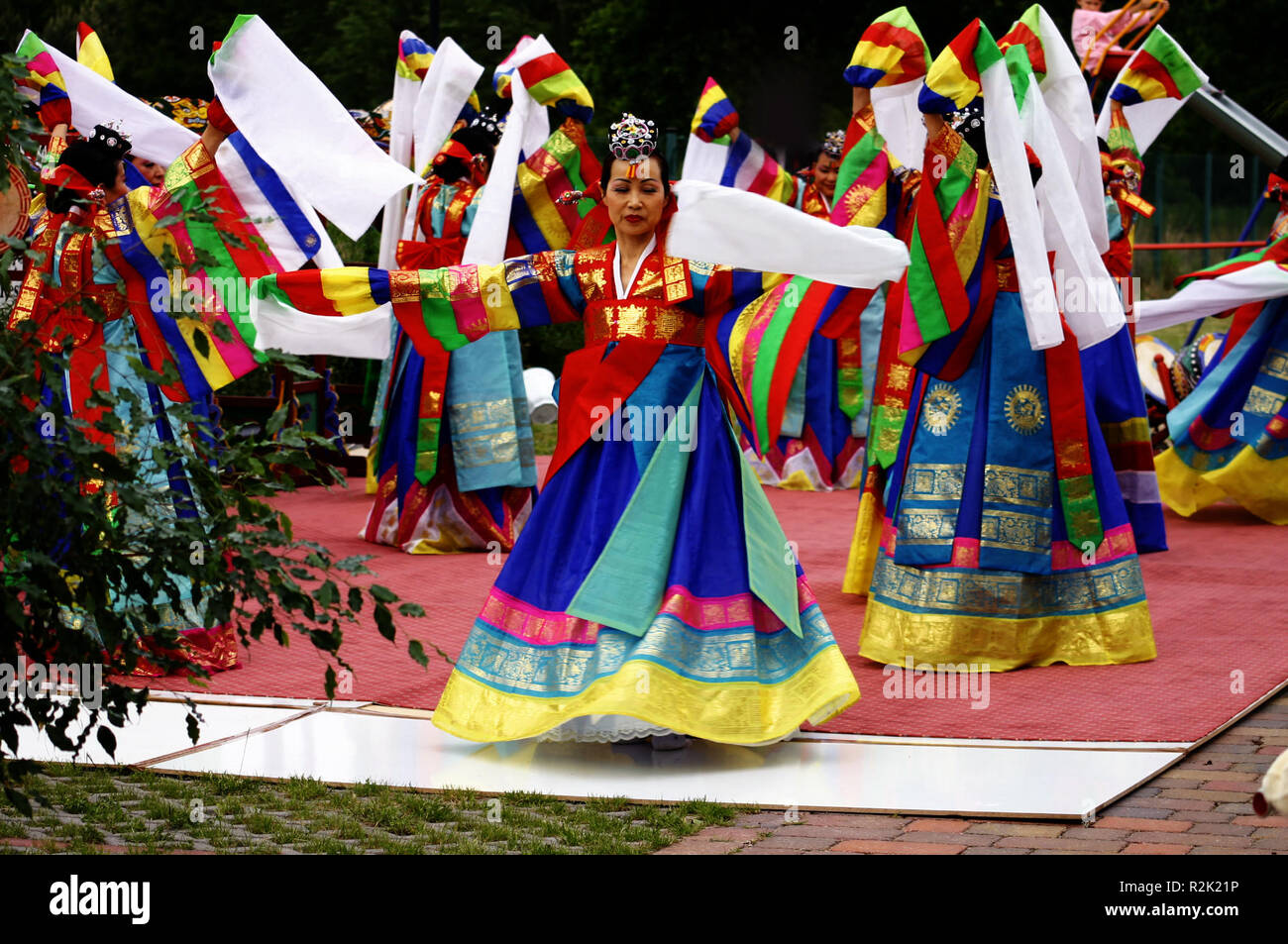 Hanbok and party hi-res stock photography and images - Alamy