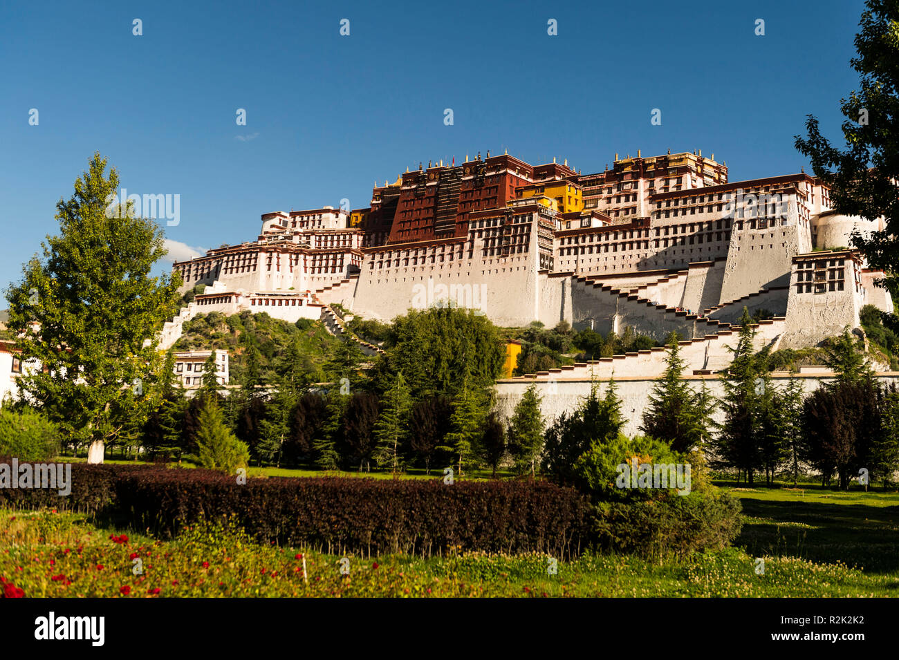 Lhasa old town hi-res stock photography and images - Alamy