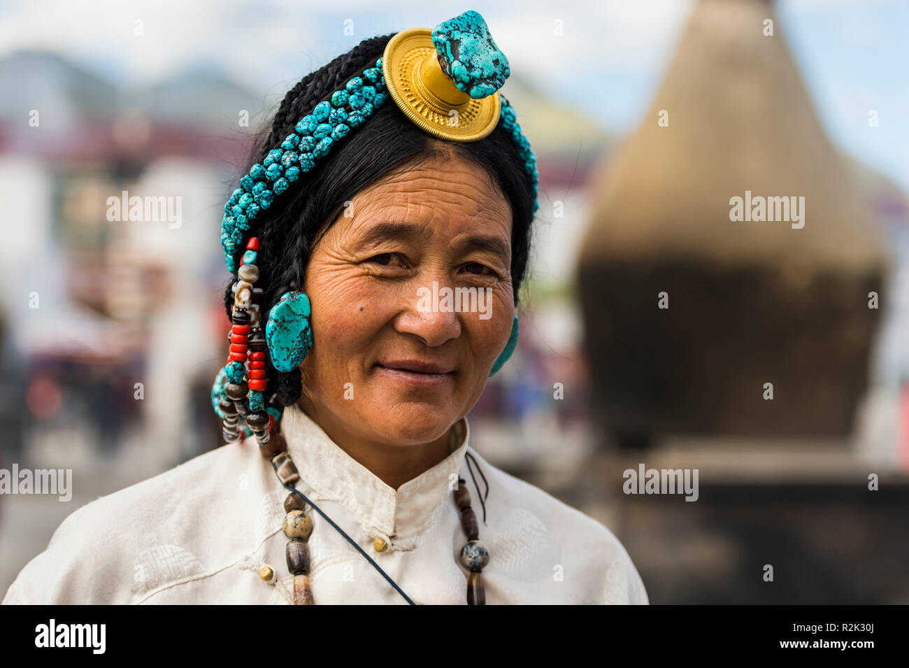 Portrait tibetan woman lhasa tibet hi-res stock photography and images ...