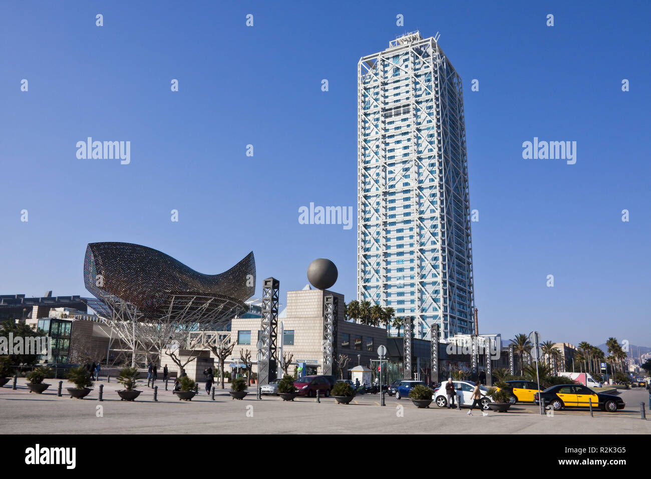 Mapfre tower in the villa olimpica hi-res stock photography and images ...