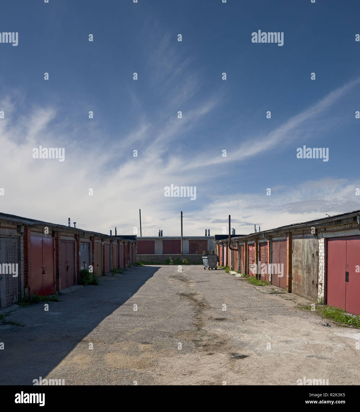 Old garages hi-res stock photography and images - Alamy