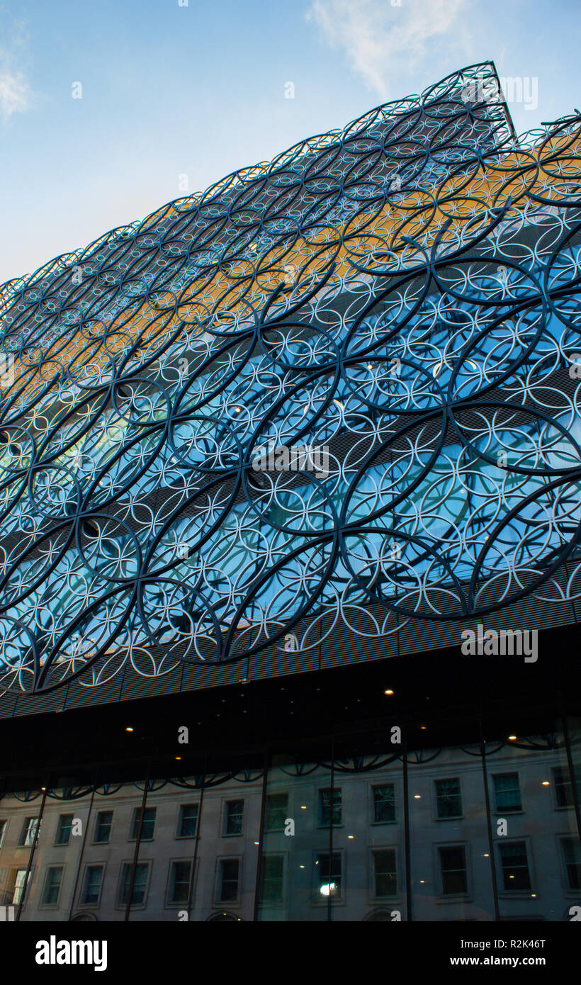 Looking upwards at the modern Birmingham library building Stock Photo ...