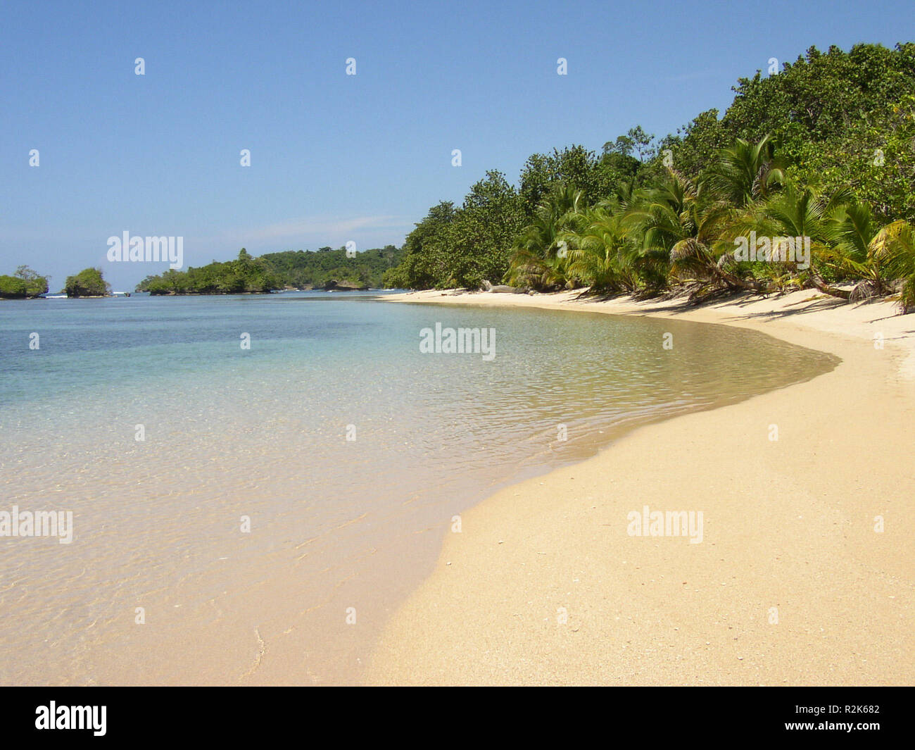 shallow sandy beach Stock Photo - Alamy