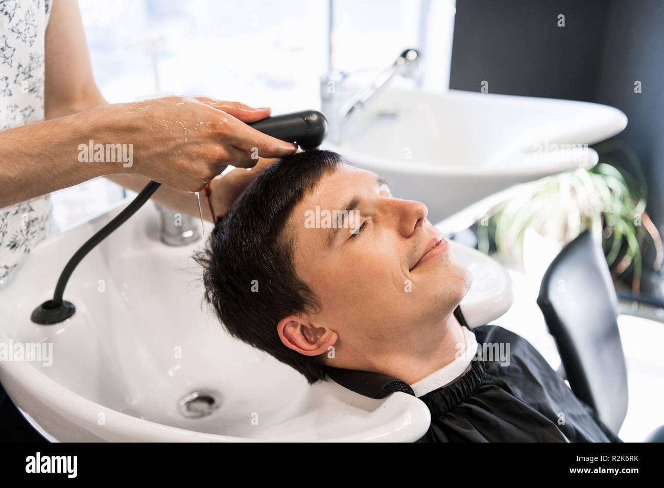 Head wash hi-res stock photography and images - Alamy