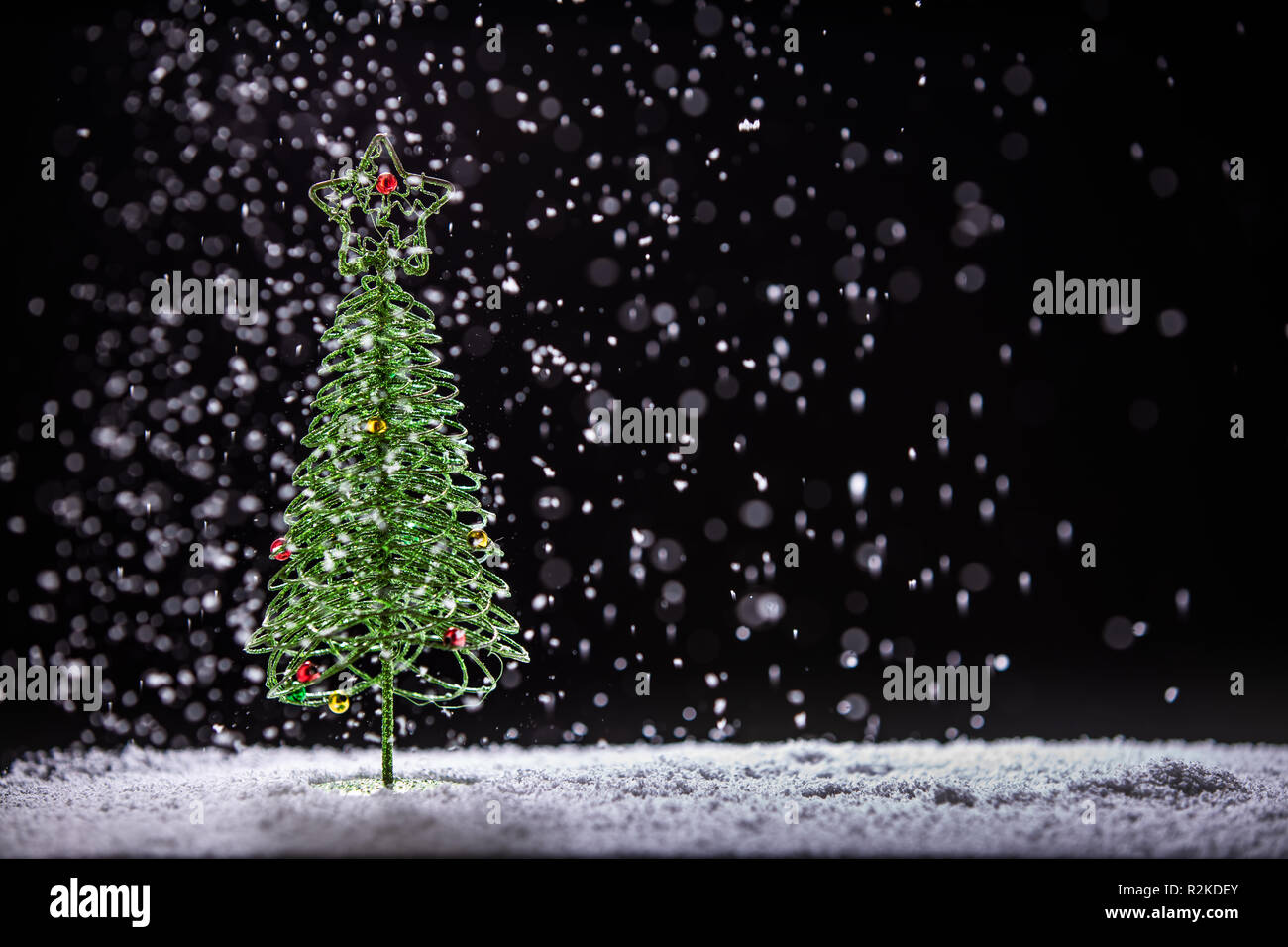 Snowflakes tree gift ball hi-res stock photography and images - Alamy