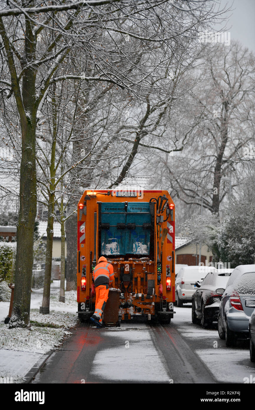 Refuse Truck Collection Stock Photos & Refuse Truck Collection Stock ...