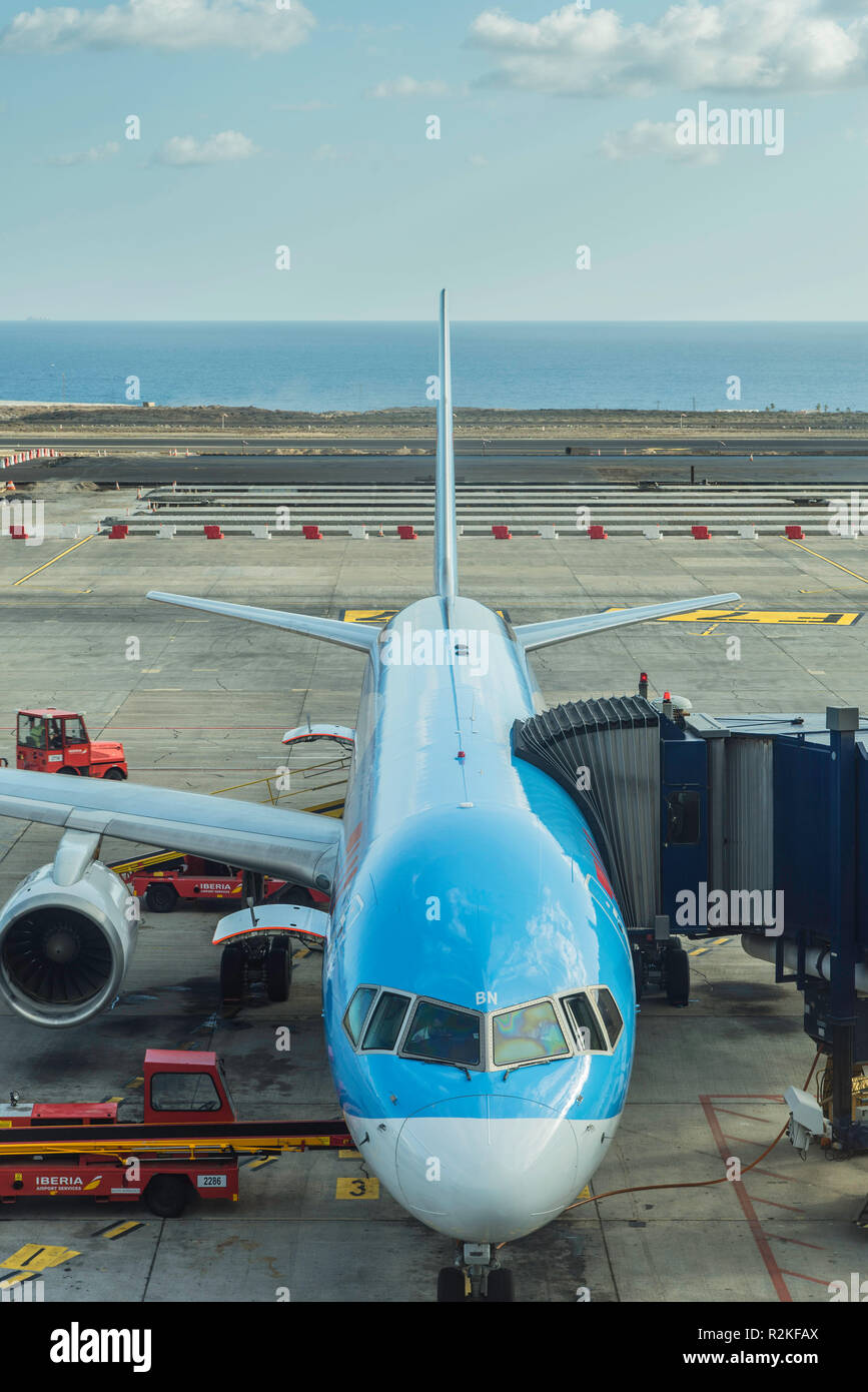 Airplane with gangway on the runway of an airport Stock Photo - Alamy