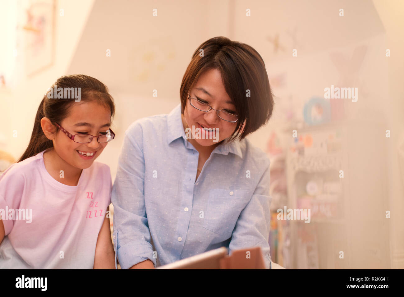 Digital age living hi-res stock photography and images - Alamy