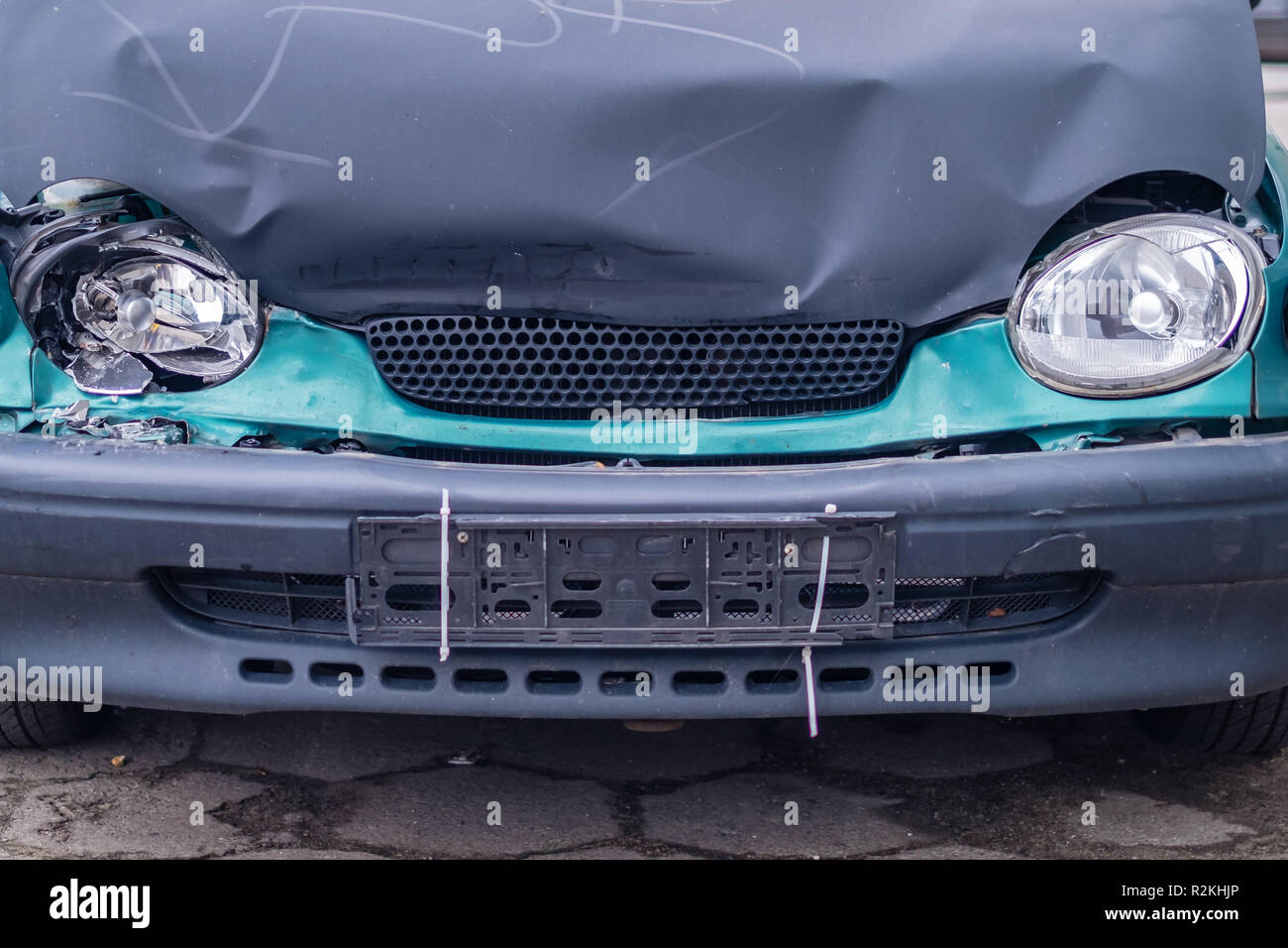 Broken headlight damage hi-res stock photography and images - Alamy