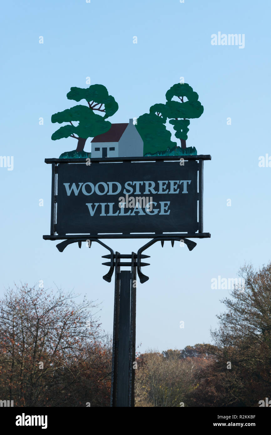 Village sign green hi-res stock photography and images - Alamy