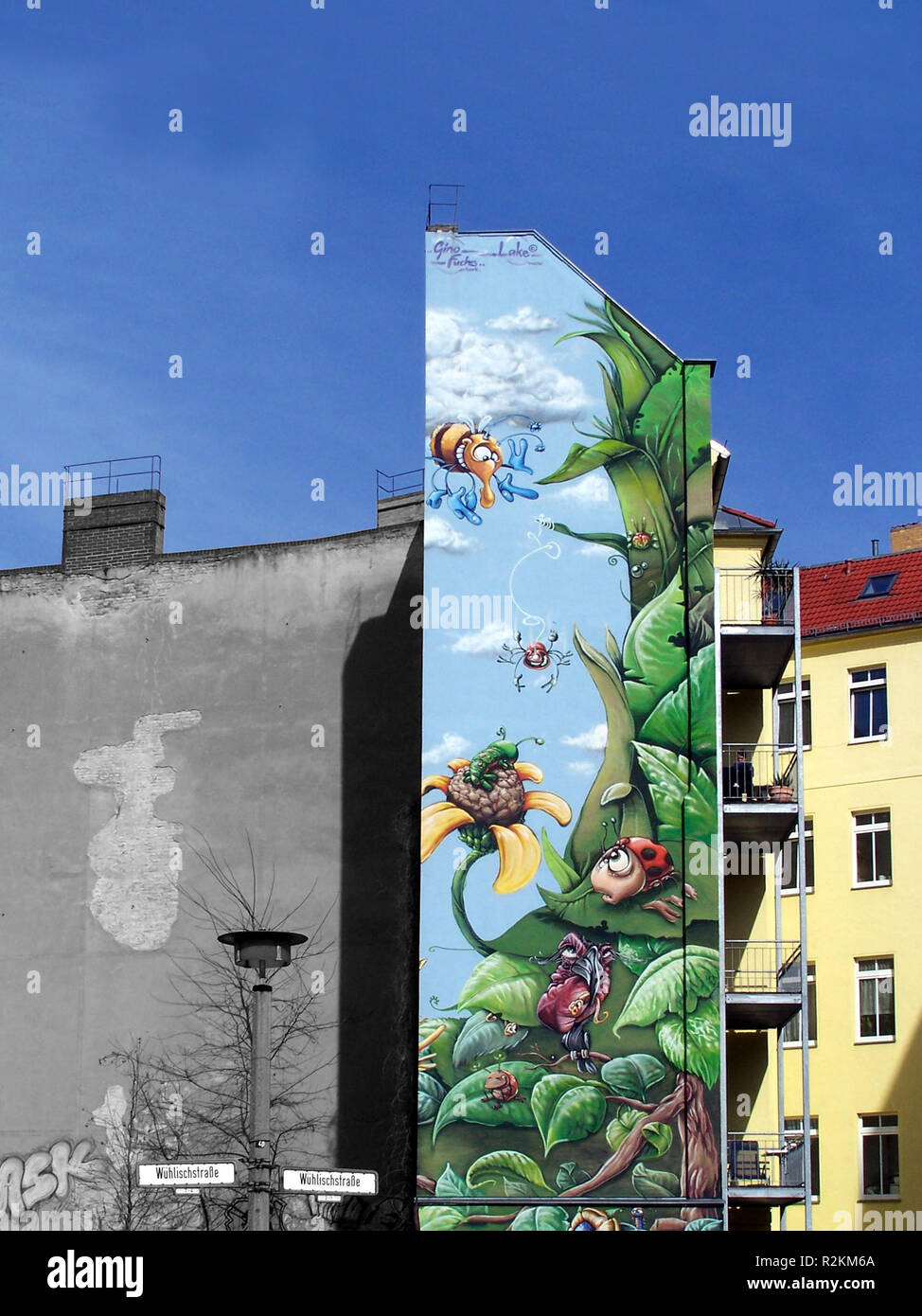 Graffiti insects hi-res stock photography and images - Alamy