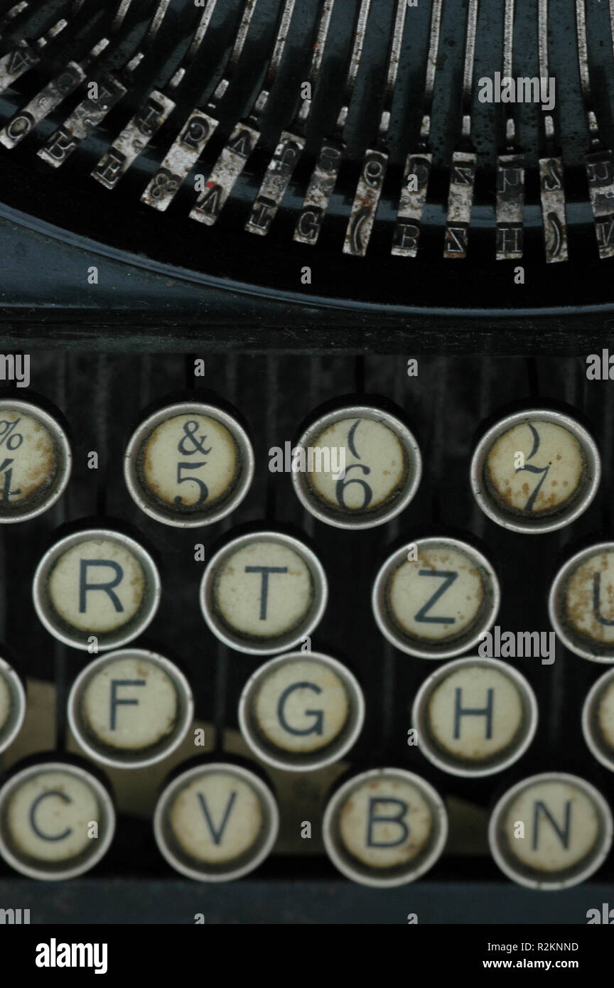 Old typewriter 2 hi-res stock photography and images - Alamy
