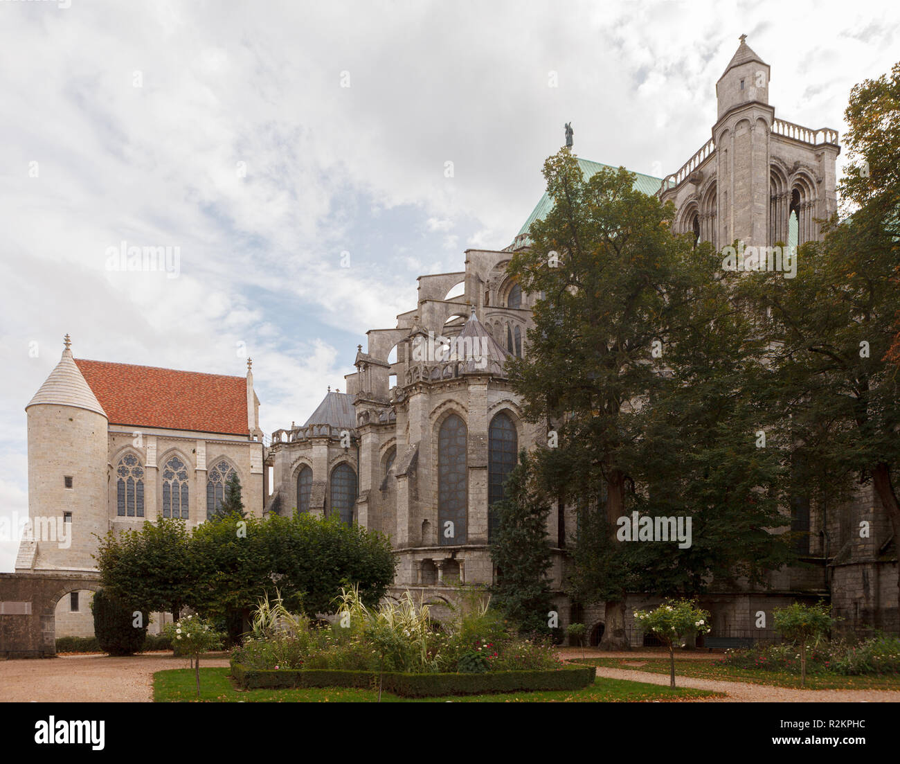 Chartres Cathedral or Cathedral of Our Lady of Chartres (Cathedrale ...