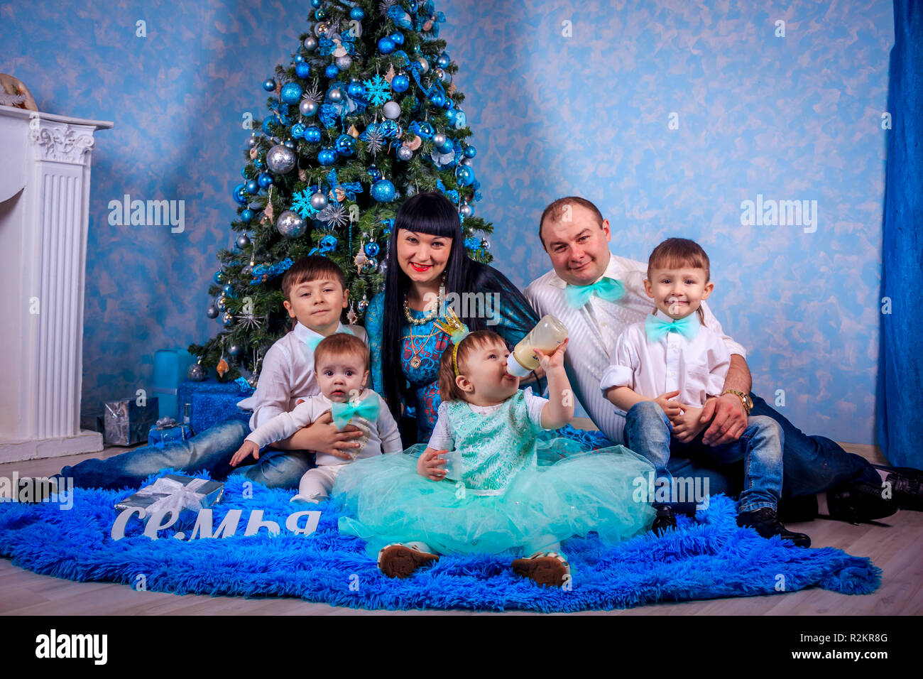 Family gathered around christmas tree hi-res stock photography and ...