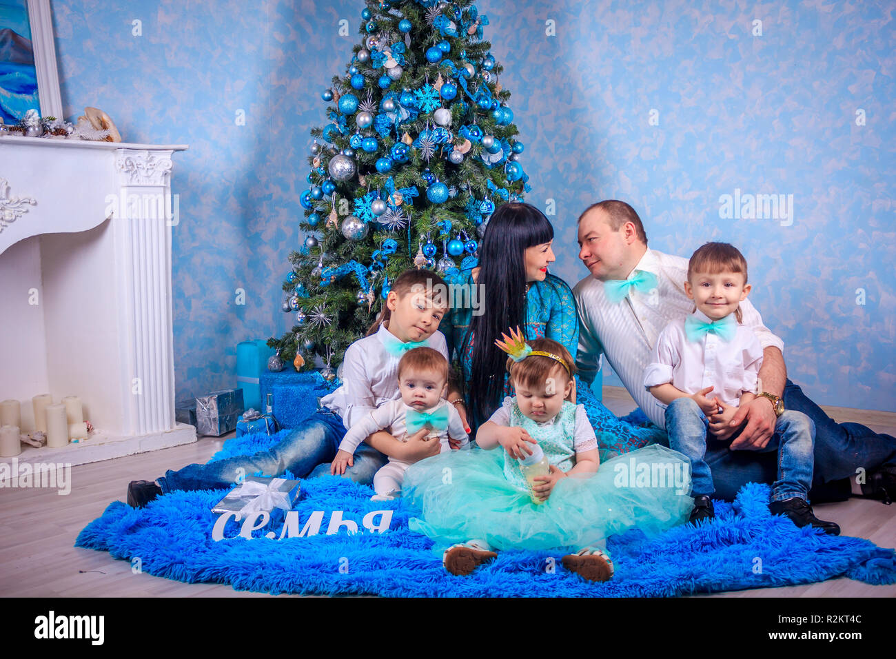 Family gathered around christmas tree hi-res stock photography and ...