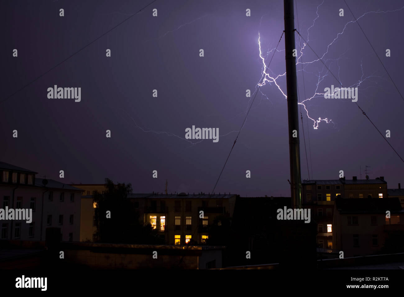 Lightning 2 hi-res stock photography and images - Alamy