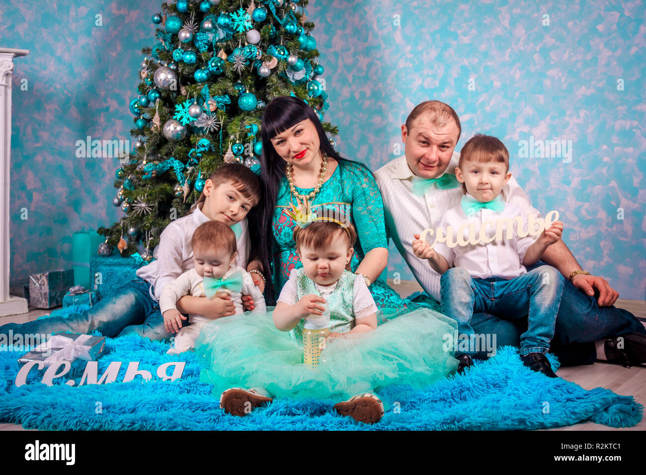 Family gathered around christmas tree hi-res stock photography and ...