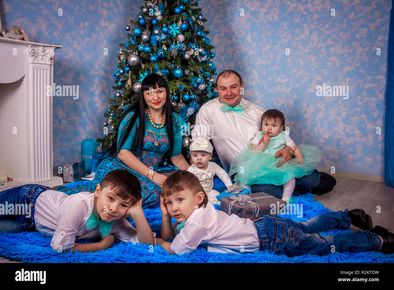 Family gathered around christmas tree hi-res stock photography and ...
