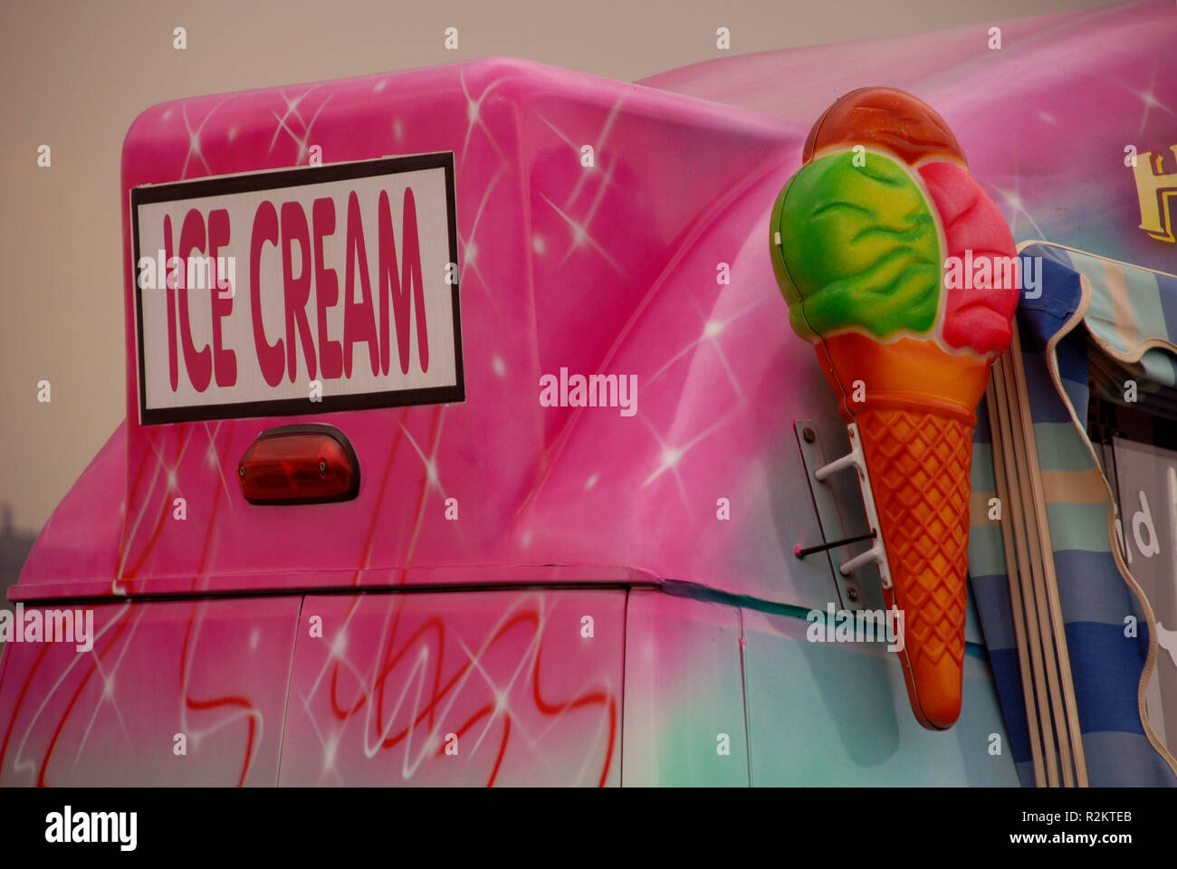 Eisbude hi-res stock photography and images - Alamy