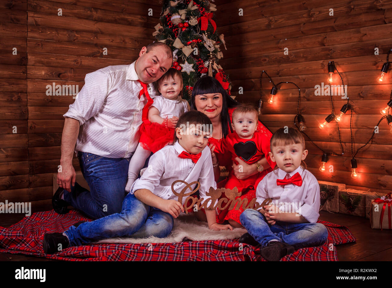 Family gathered around christmas tree hi-res stock photography and ...