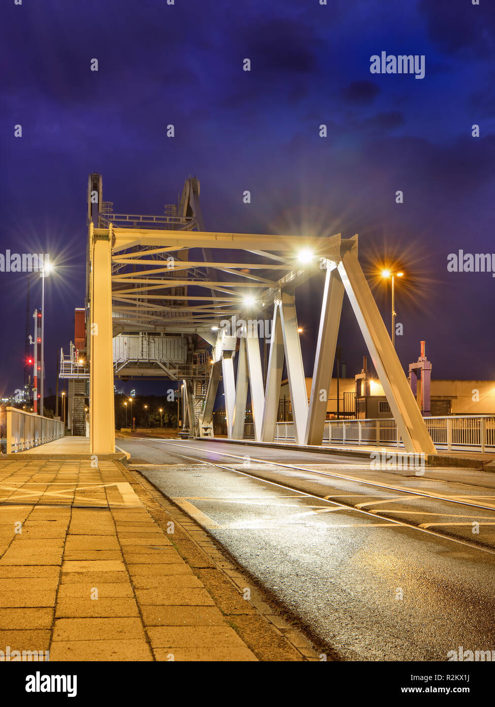 Steel draw bridge hi-res stock photography and images - Alamy