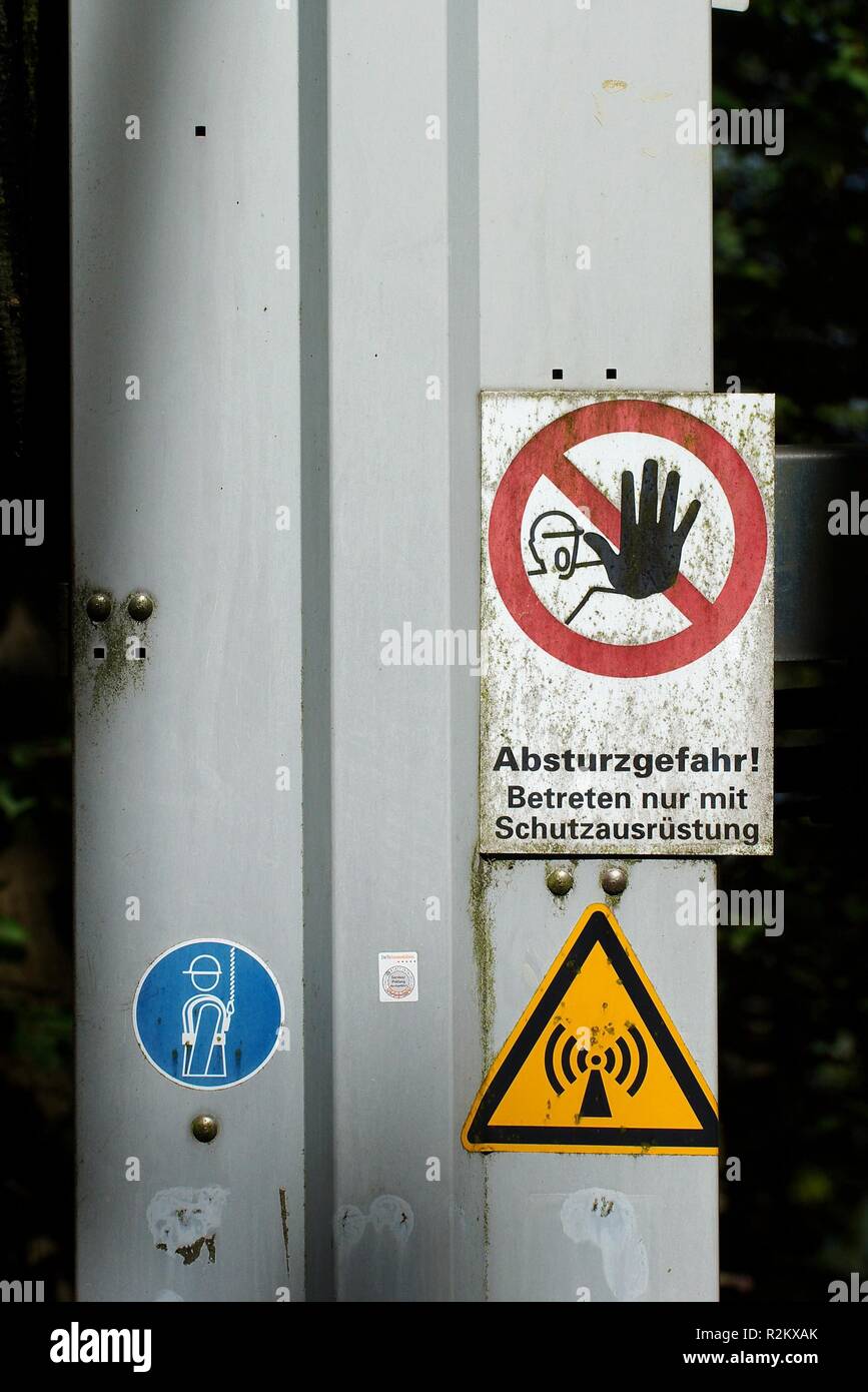 Radiation warning signs hi-res stock photography and images - Alamy