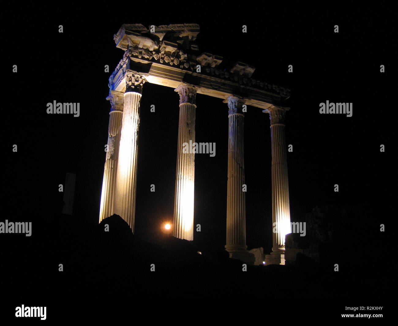 side - temple at night Stock Photo - Alamy