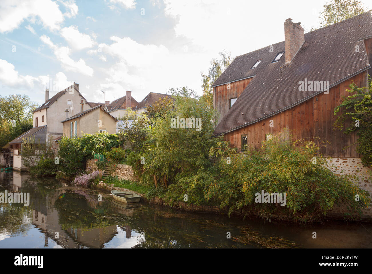 Chartres france village hi-res stock photography and images - Alamy