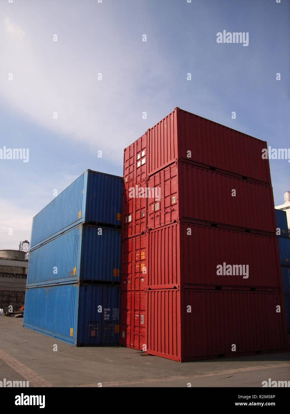 Teu feu containers hi-res stock photography and images - Alamy