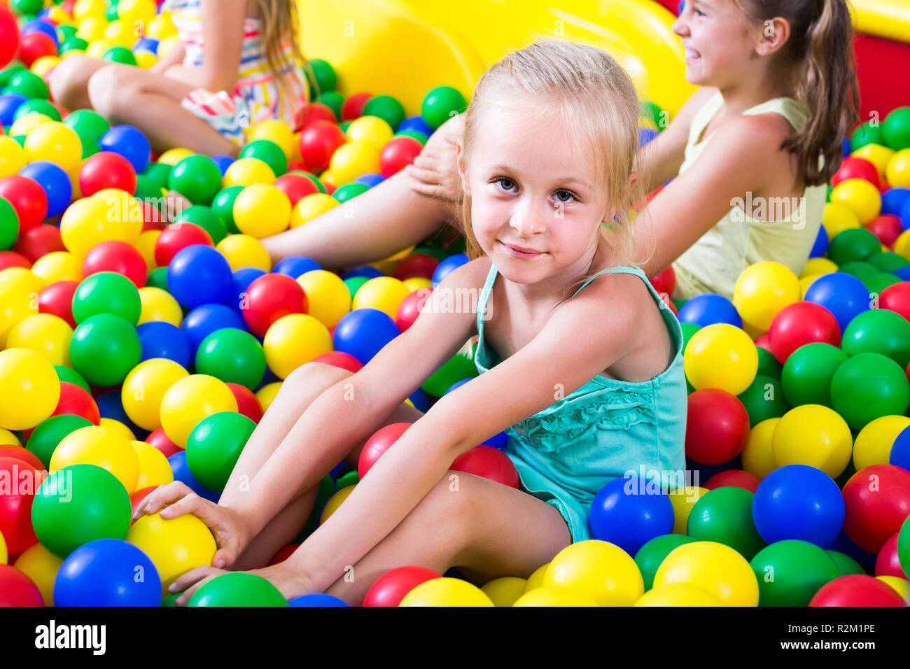 Plastic pool 7 hi-res stock photography and images - Alamy