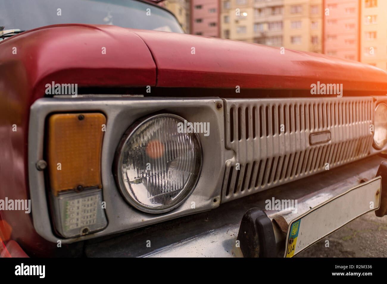 Red classic car sunset hi-res stock photography and images - Alamy