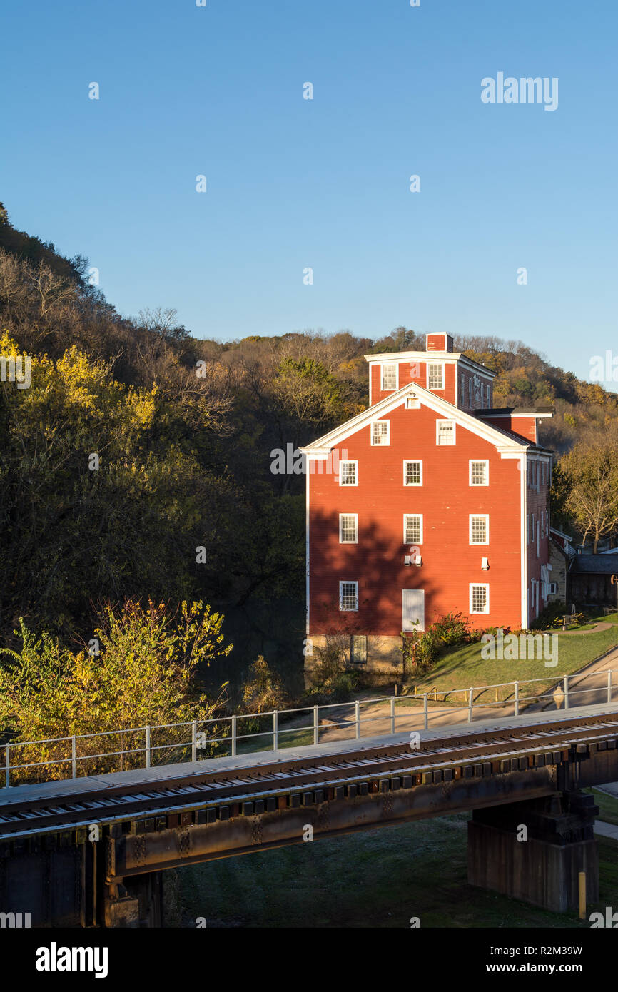 Grind grain america hi-res stock photography and images - Alamy