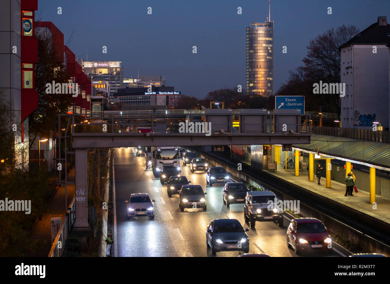 Autobahn A40, Ruhrschnellweg Highway, in Essen, route through the city ...