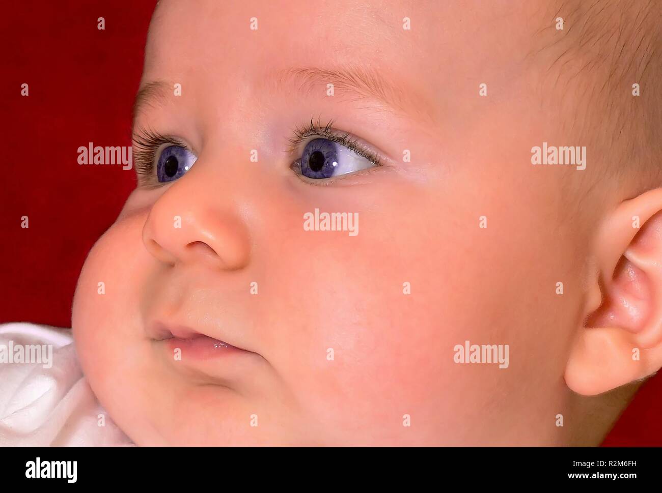 baby looking eyes curiosity astonishment Stock Photo - Alamy