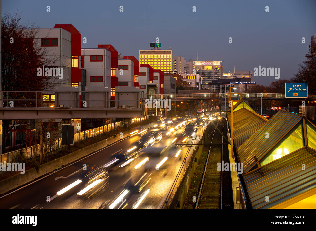 Autobahn A40, Ruhrschnellweg Highway, in Essen, route through the city ...