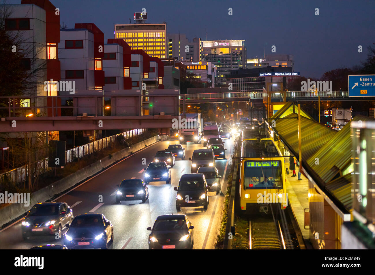 Autobahn A40, Ruhrschnellweg Highway, in Essen, route through the city ...