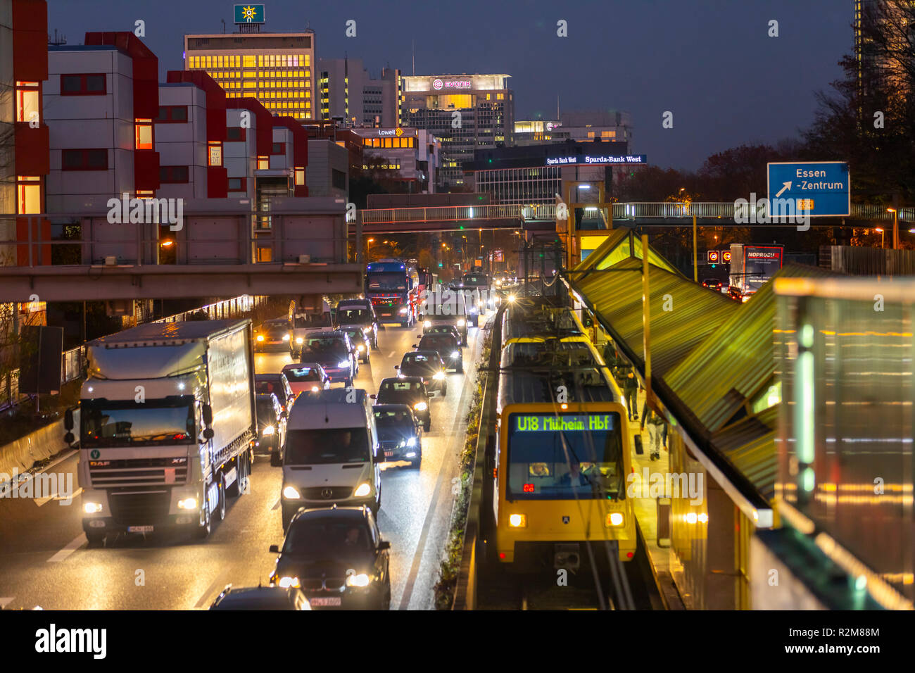 Autobahn A40, Ruhrschnellweg Highway, in Essen, route through the city ...