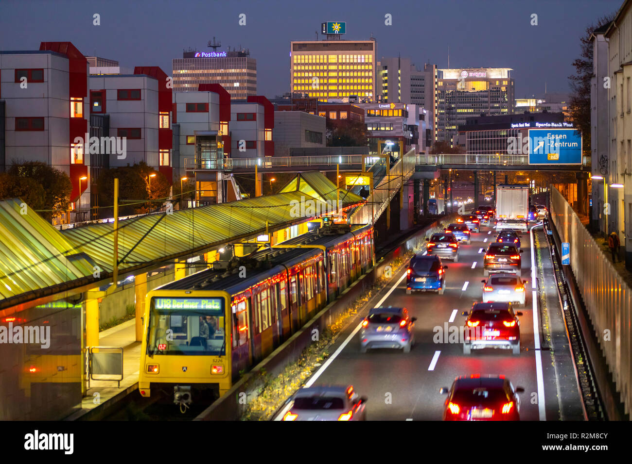 Autobahn A40, Ruhrschnellweg Highway, in Essen, route through the city ...