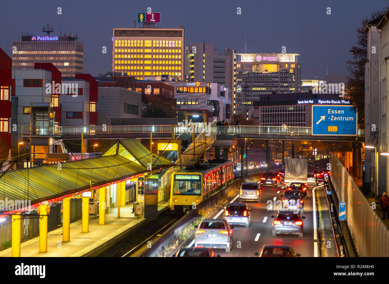 Autobahn A40, Ruhrschnellweg Highway, in Essen, route through the city ...