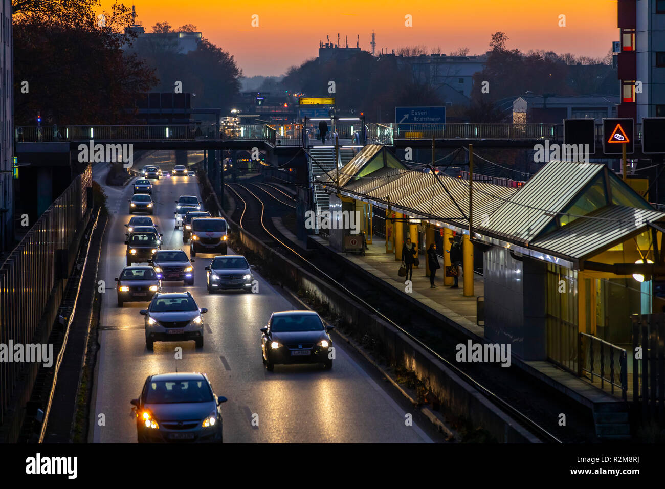 Autobahn A40, Ruhrschnellweg Highway, in Essen, route through the city ...