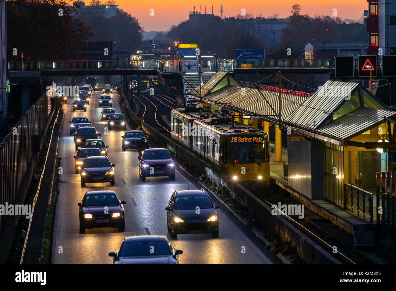 Autobahn A40, Ruhrschnellweg Highway, in Essen, route through the city ...