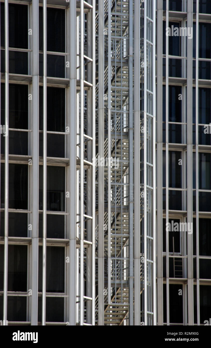 Modern metal structures and architecture hi-res stock photography and ...