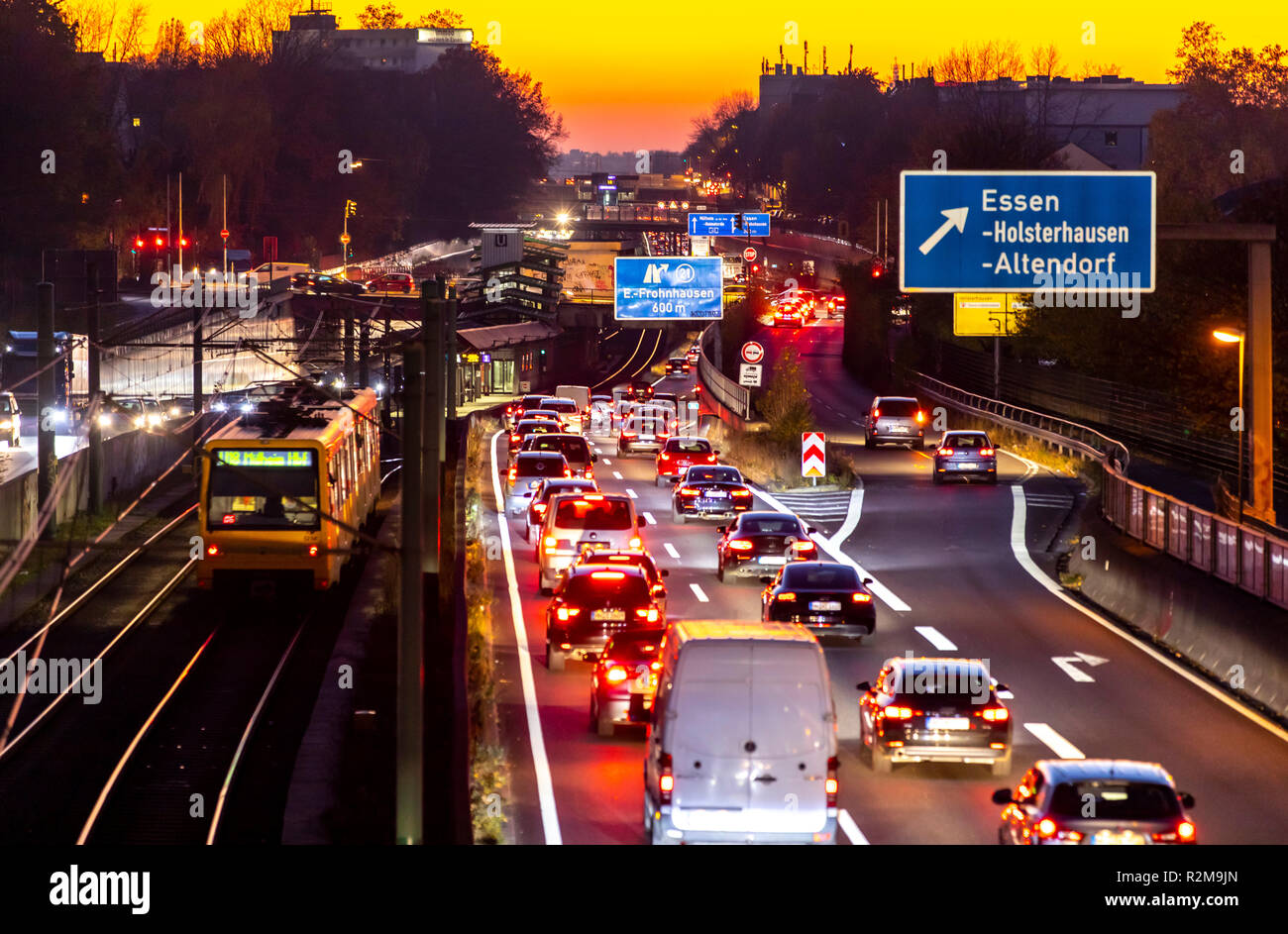 Autobahn A40, Ruhrschnellweg Highway, in Essen, route through the city ...
