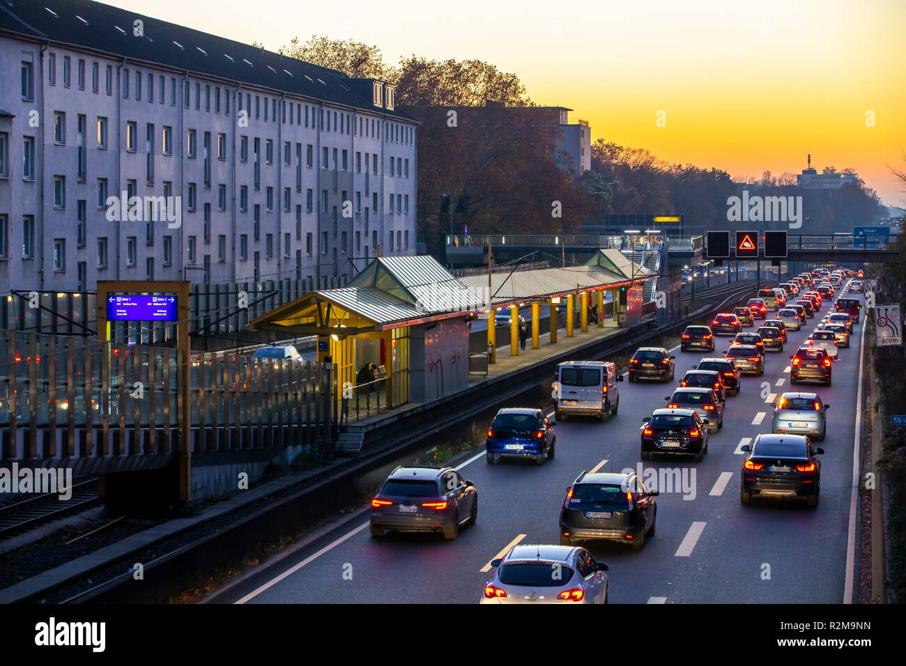 Autobahn A40, Ruhrschnellweg Highway, in Essen, route through the city ...
