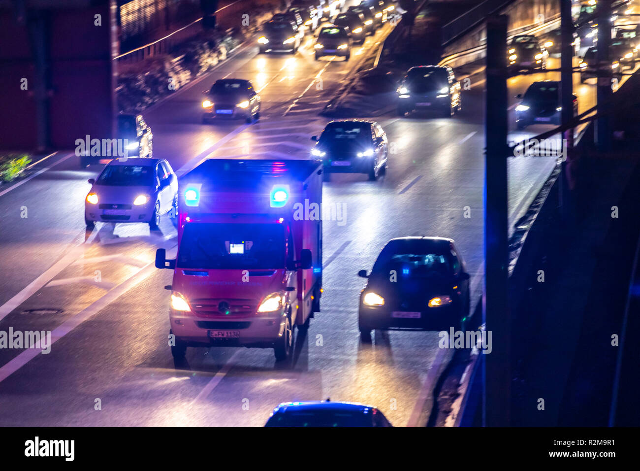 Emergency ambulance blue lights hi-res stock photography and images - Alamy