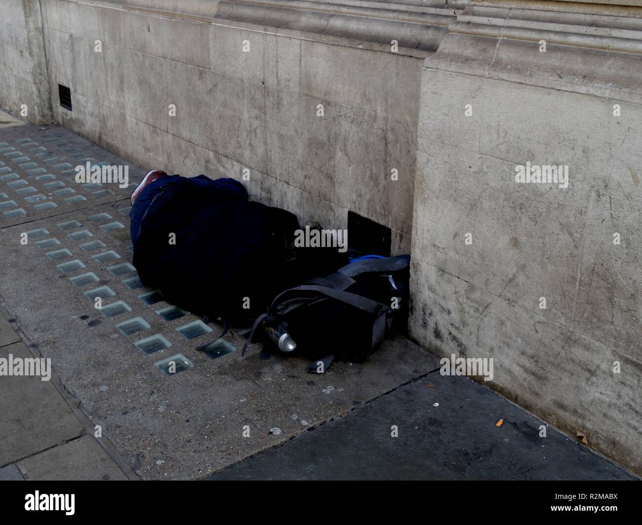 London homeless man sleeping on streets hi-res stock photography and ...