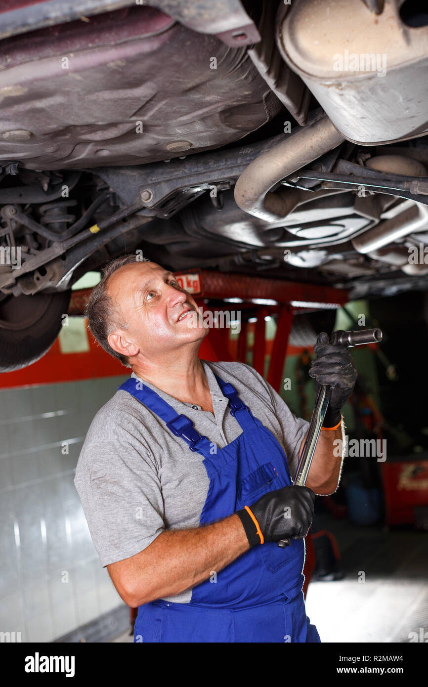 Portrait man car mechanician hi-res stock photography and images - Alamy