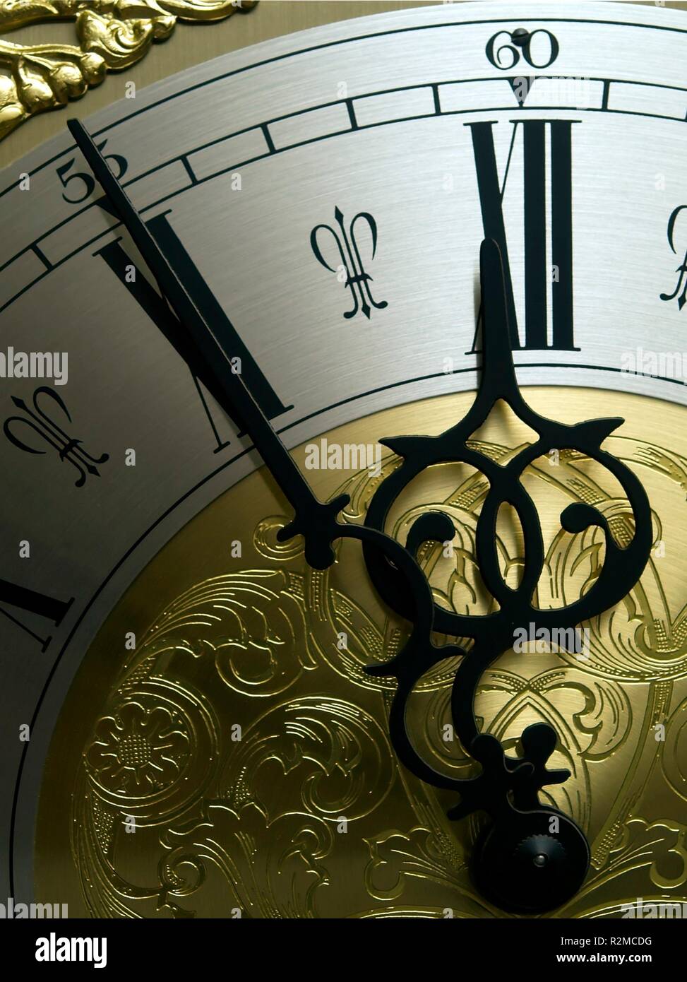 Five minute clock hi-res stock photography and images - Alamy